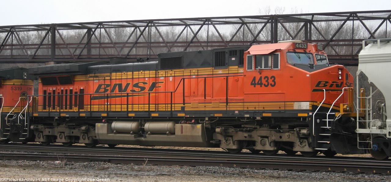 BNSF 4433